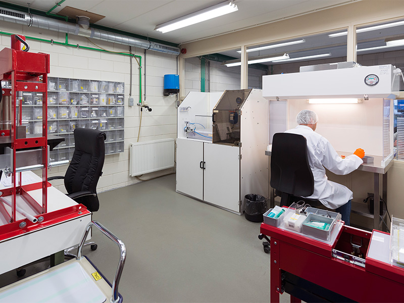 Cleanroom | Kunststof Cleaning & Packaging | BKB Precision